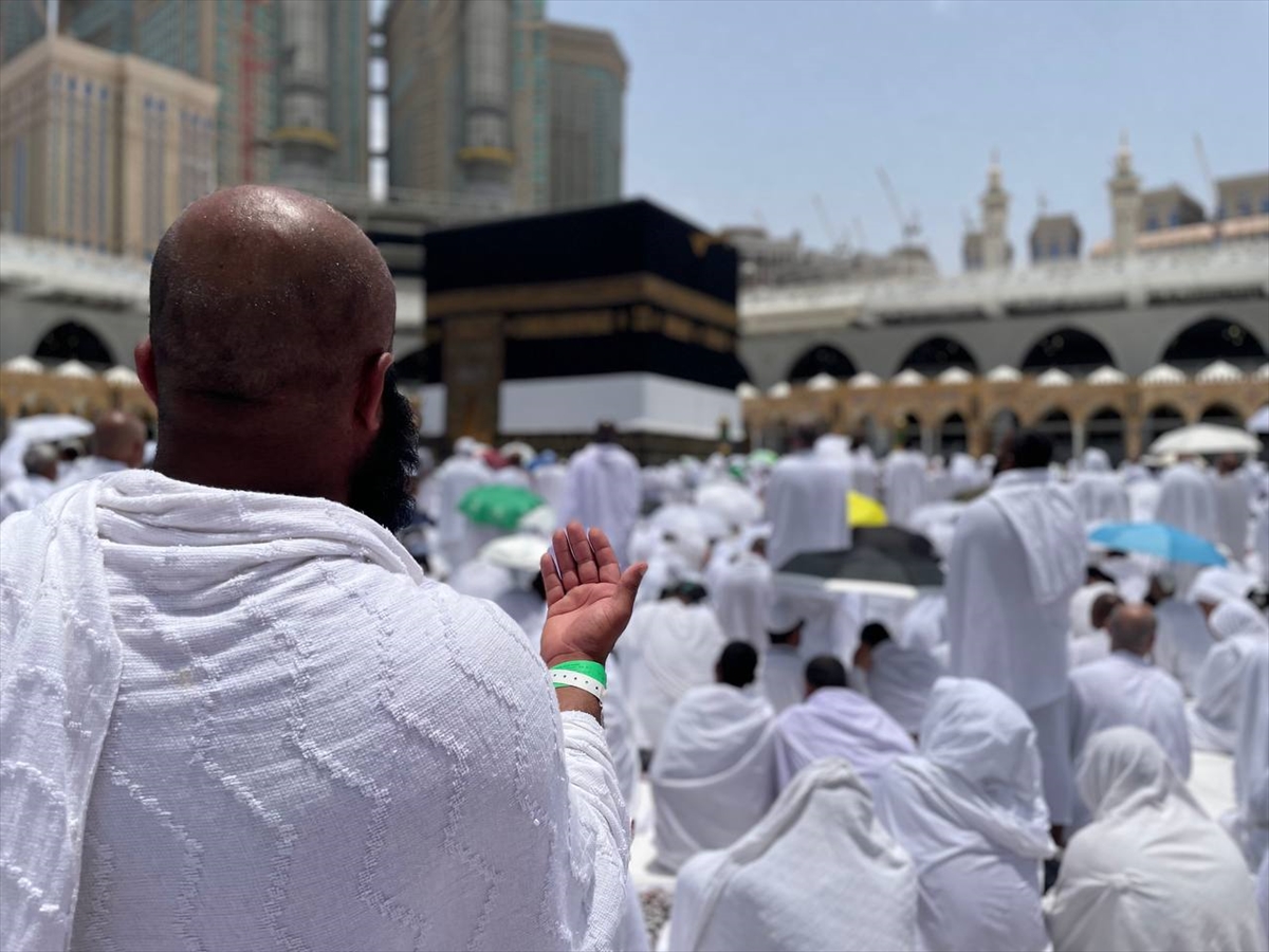 Kabe’de hacı adaylarıyla Cuma coşkusu